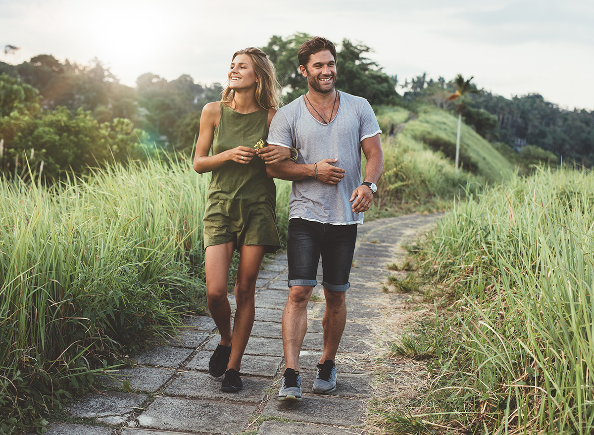 Bodybuilding Pro's Top 30-Minute Walking Workout to Burn Fat