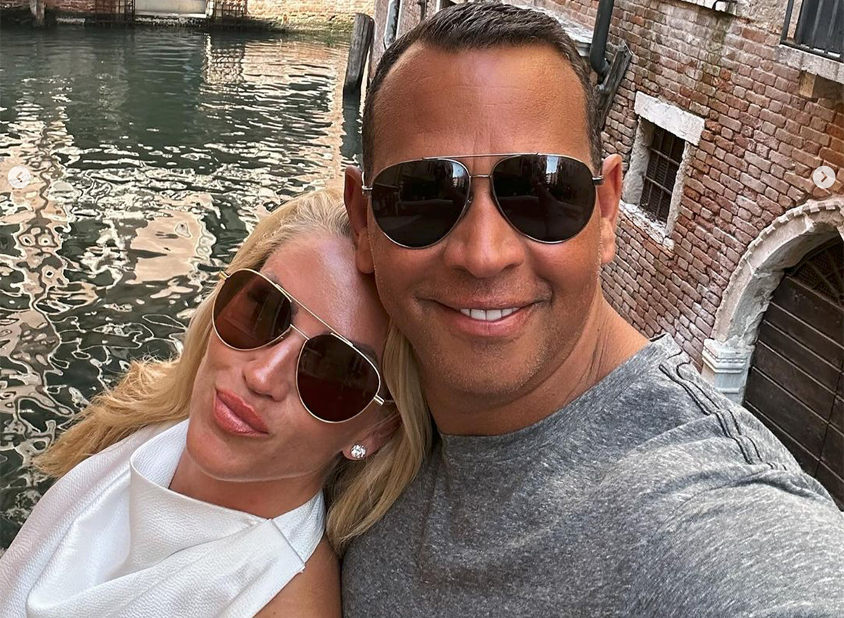 Alex Rodriguez’s Girlfriend, Jaclyn Cordeiro, Flaunts Abs