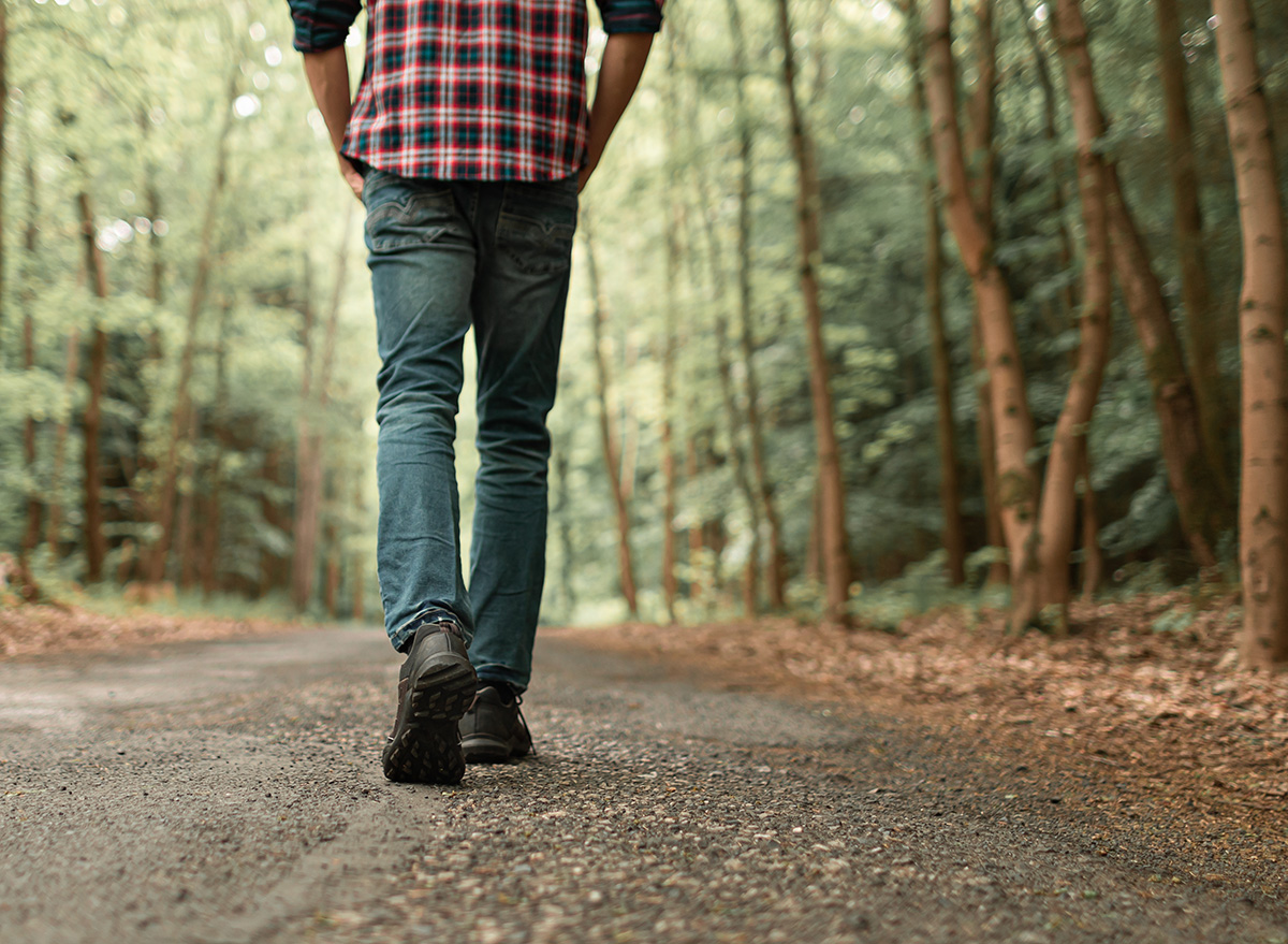 Bodybuilding Pro's Top 30-Minute Walking Workout to Burn Fat