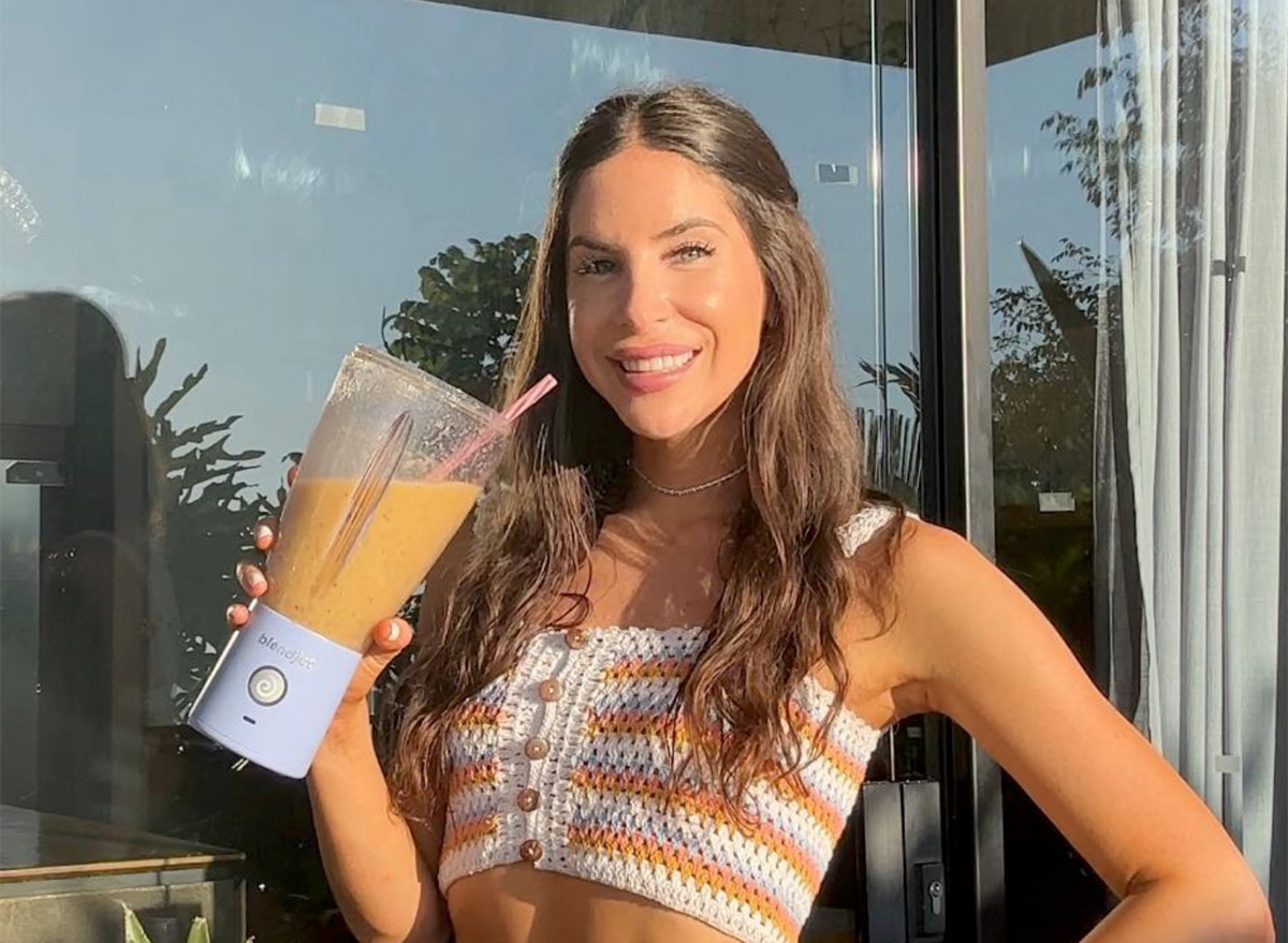 Jen Selter Reveals Her Sculpted Abs and Shares Smoothie Secret
