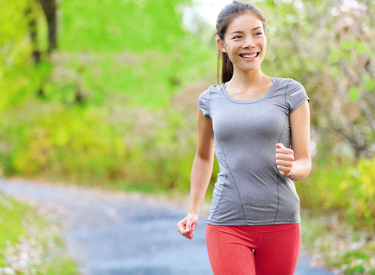 Bodybuilding Pro's Top 30-Minute Walking Workout to Burn Fat