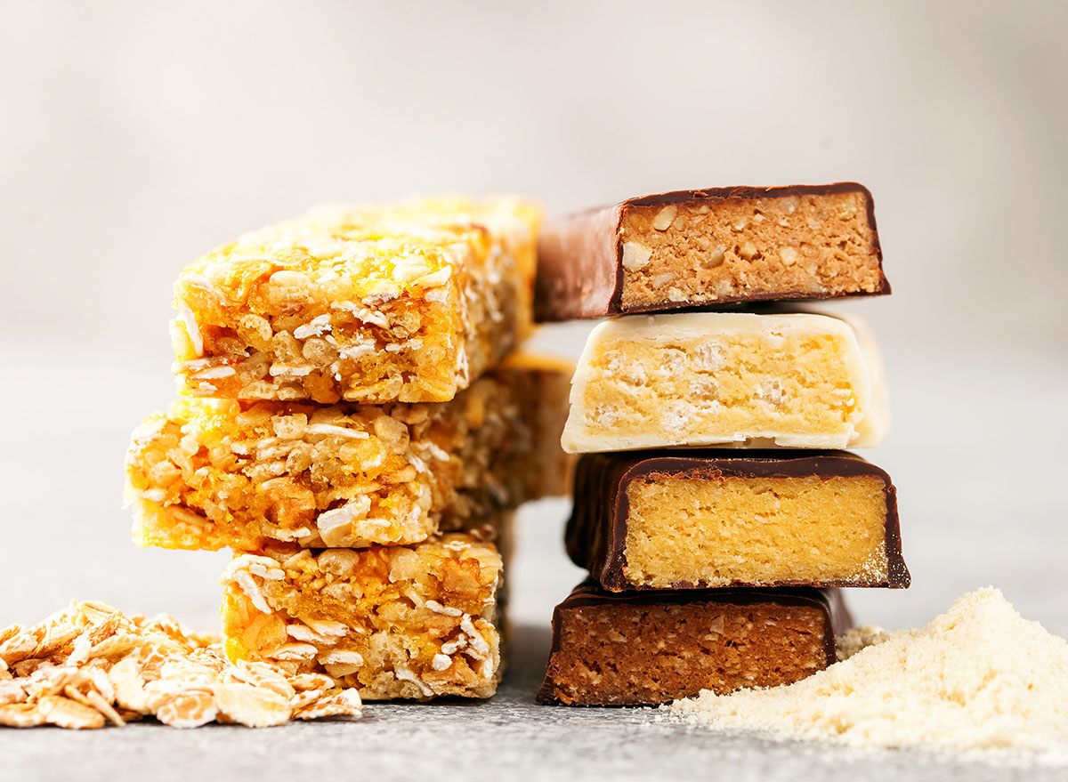 8 Best Protein Snacks for Fat Loss & Muscle Gain | Expert Guide