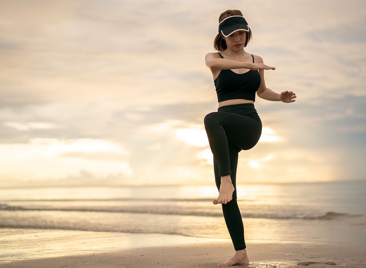 5-Minute Standing Ab Routine for a Flatter Stomach